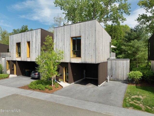 house with 2 bedroom, Williamstown MA ES105140108