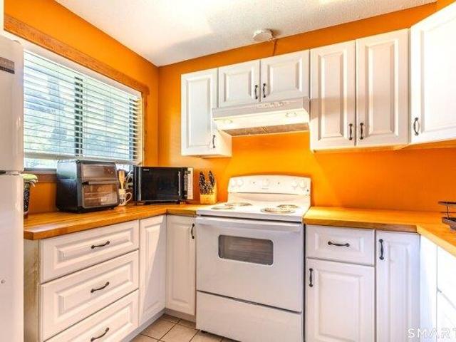 house with 2 bedroom, Woodbury CT ES103188067