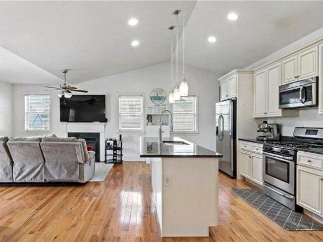 house with 2 bedroom, Woonsocket RI ES105159094