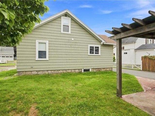 house with 2 bedroom, Woonsocket RI ES105159662