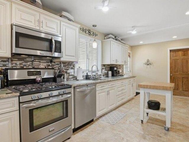 house with 2 bedroom, Worcester MA DS102442733