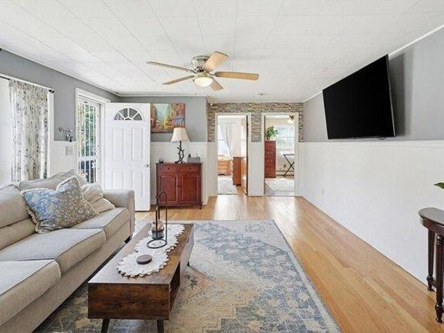 house with 2 bedroom, Worcester MA ES104044949