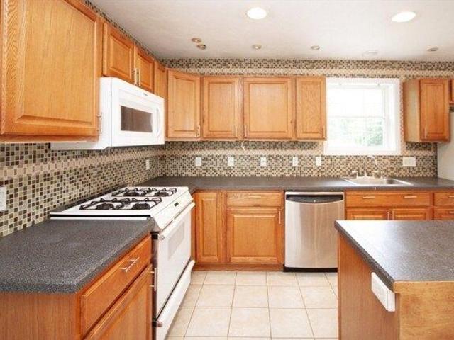 house with 2 bedroom, Worcester MA ES105142803