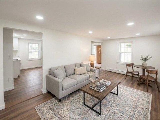 house with 2 bedroom, Worcester MA ES105143006