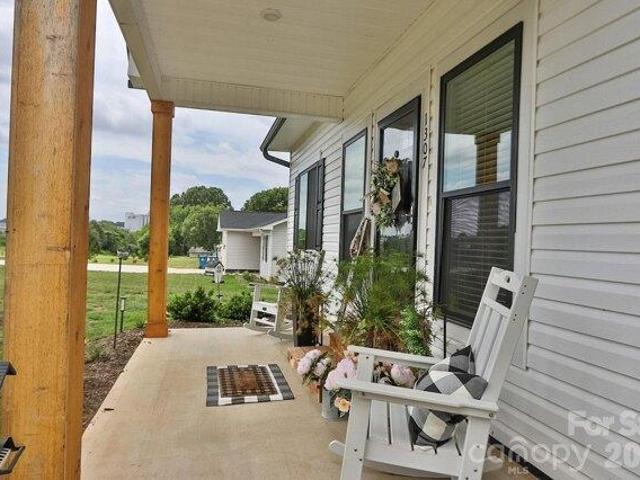 house with 2 bedroom, Yadkinville NC ES104899298