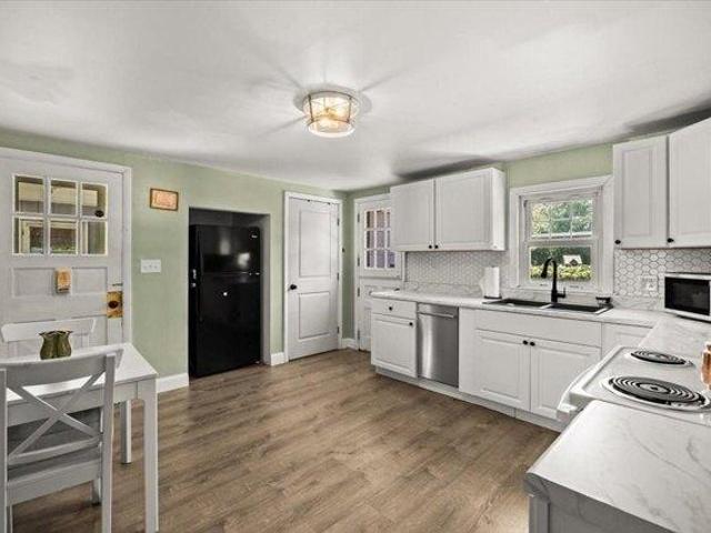 house with 2 bedroom, Abington MA ES104791892