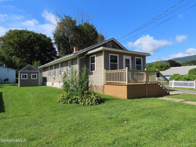 house with 2 bedroom, Adams MA ES105096049