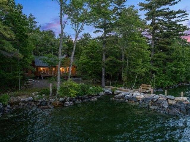 house with 2 bedroom, Alton NH DS104376149