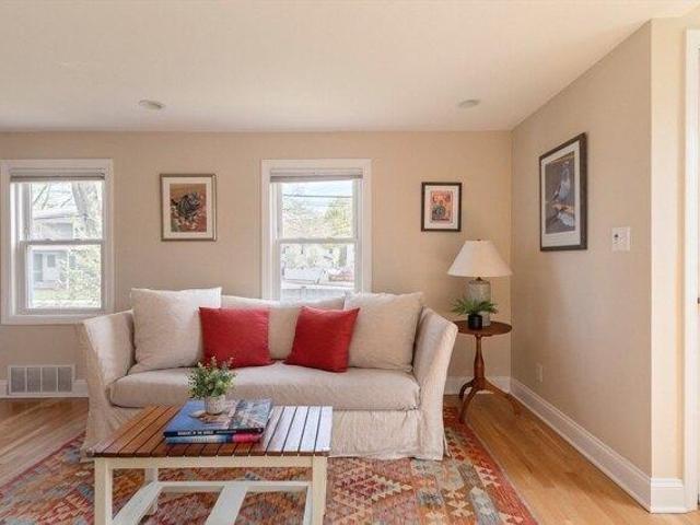 house with 2 bedroom, Arlington MA ES103434004