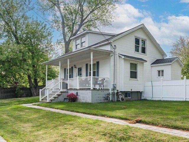 house with 2 bedroom, Attleboro MA ES103851642