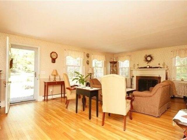 house with 2 bedroom, Attleboro MA ES103852817