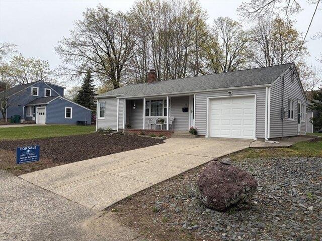 house with 2 bedroom, Attleboro MA ES103162923