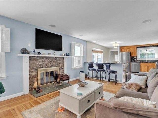 house with 2 bedroom, Attleboro MA ES103186425