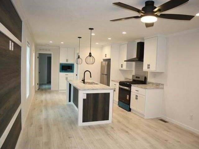 house with 2 bedroom, Attleboro MA ES105353001