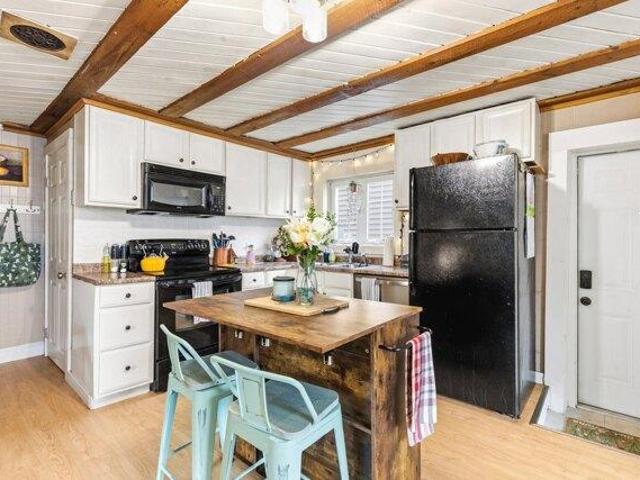 house with 2 bedroom, Auburn ME DS102060662