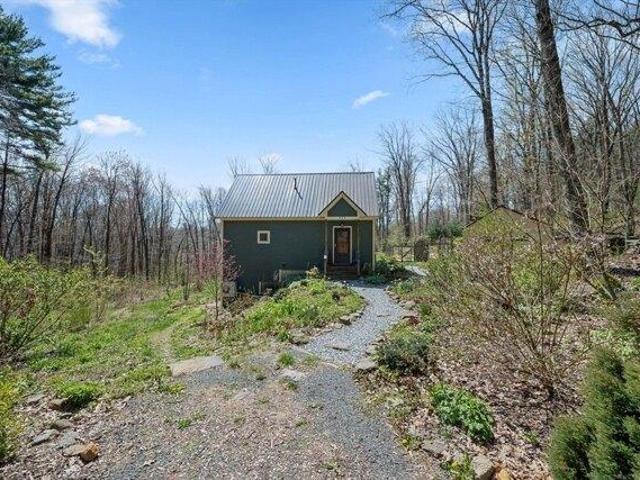 house with 2 bedroom, Barre MA DS102156786