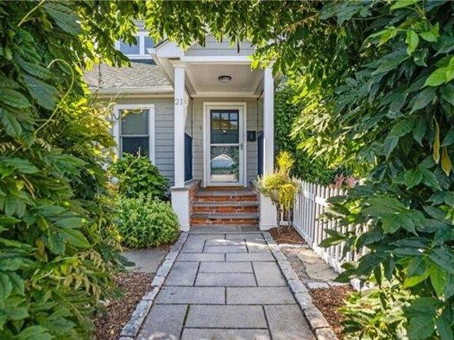 house with 2 bedroom, Barrington RI ES104114442