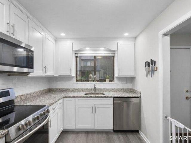 house with 2 bedroom, Beacon Falls CT ES103069387