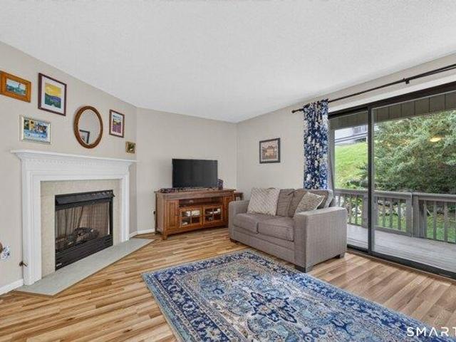 house with 2 bedroom, Beacon Falls CT ES104789326