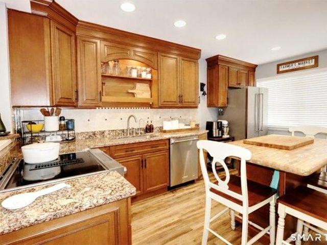 house with 2 bedroom, Bethel CT ES104151925