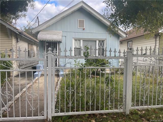 house with 2 bedroom, Bronx NY ES72692273