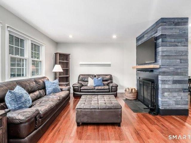 house with 2 bedroom, Brookfield CT ES105207427