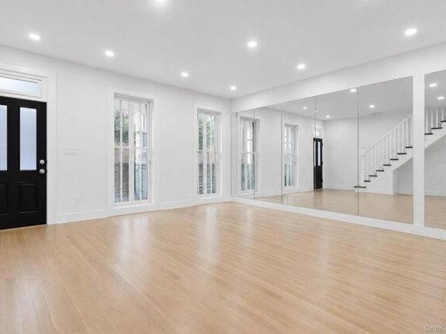 house with 2 bedroom, Brooklyn NY ES105203537
