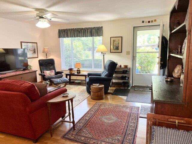 house with 2 bedroom, Brattleboro VT ES105123075