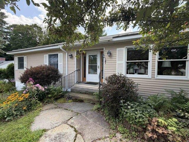 house with 2 bedroom, Brattleboro VT ES105127438