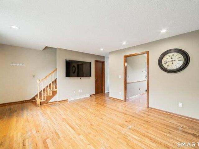 house with 2 bedroom, Branford CT ES104264502
