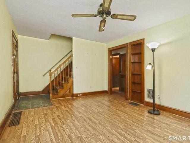 house with 2 bedroom, Bridgeport CT ES103101000