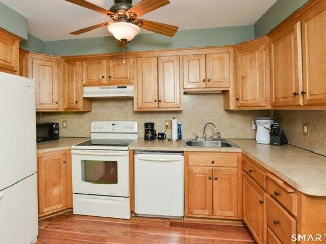 house with 2 bedroom, Bristol CT DLS102530247
