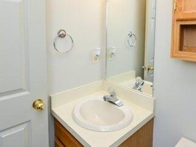 house with 2 bedroom, Bristol CT ES105160115