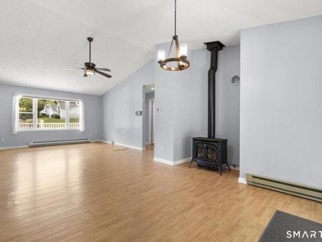 house with 2 bedroom, Bristol CT ES105207581