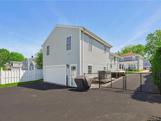 house with 2 bedroom, Bristol RI ES103851588