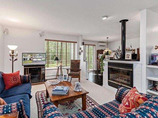 house with 2 bedroom, Burlington VT DS104008367