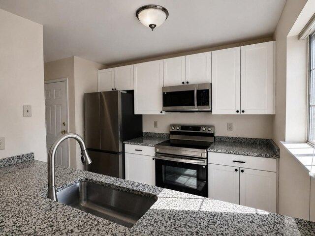 house with 2 bedroom, Burlington VT ES104604220
