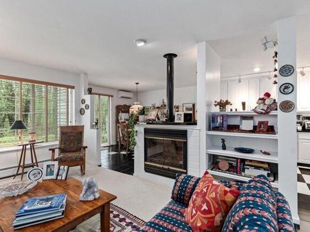 house with 2 bedroom, Burlington VT ES105107578