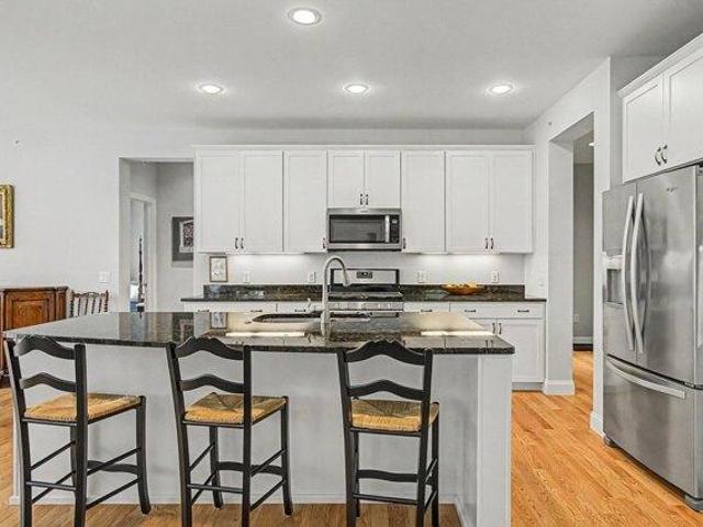 house with 2 bedroom, Burlington VT ES103664143