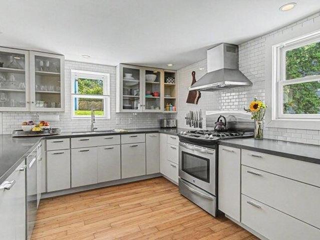house with 2 bedroom, Burlington VT ES103885995