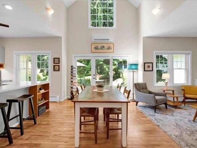 house with 2 bedroom, Burlington VT ES103929999