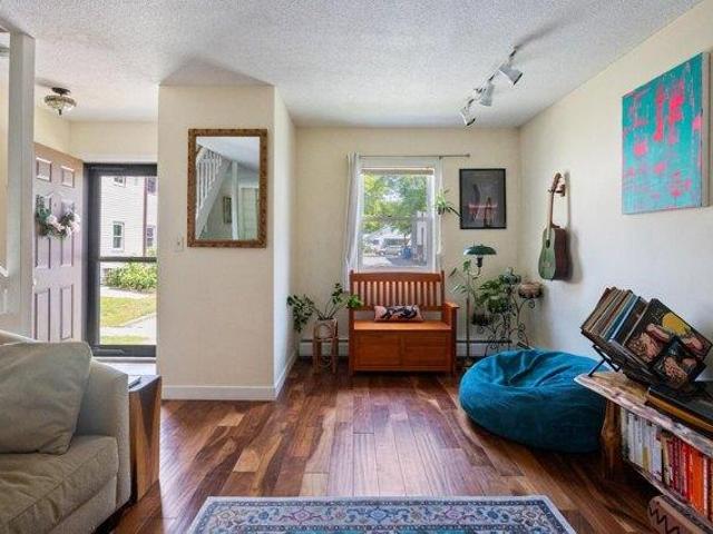 house with 2 bedroom, Burlington VT ES103931256