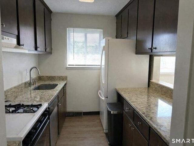 house with 2 bedroom, Canton CT ES103885851