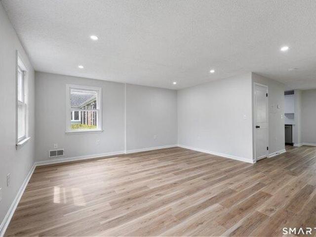 house with 2 bedroom, Canton CT ES103190420