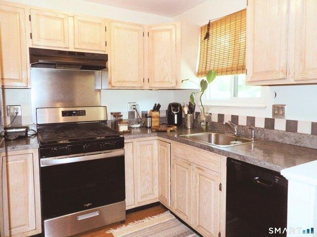 house with 2 bedroom, Canton CT ES104190232