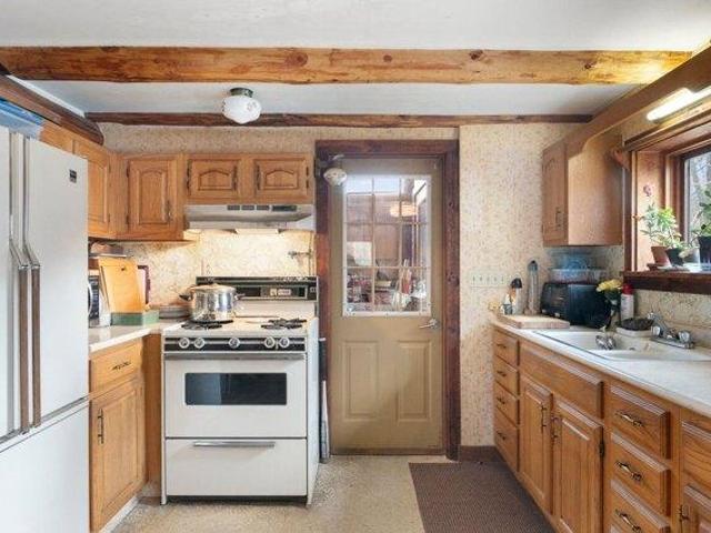 house with 2 bedroom, Chester VT DS102475246