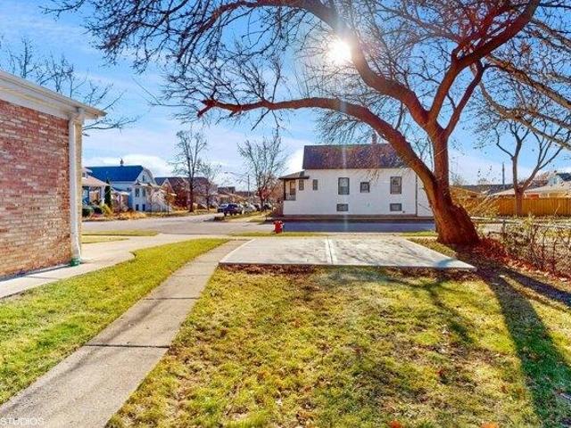 house with 2 bedroom, Chicago IL DS103501445