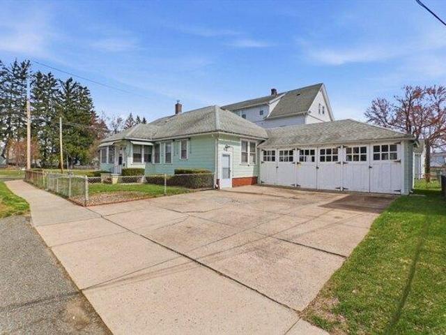 house with 2 bedroom, Chicopee MA DLS102371194
