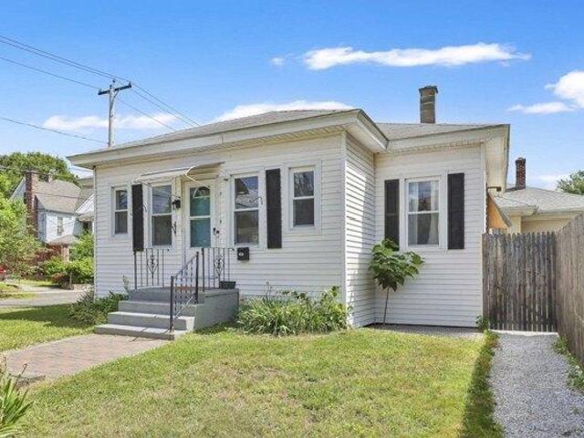 house with 2 bedroom, Chicopee MA DS103621585