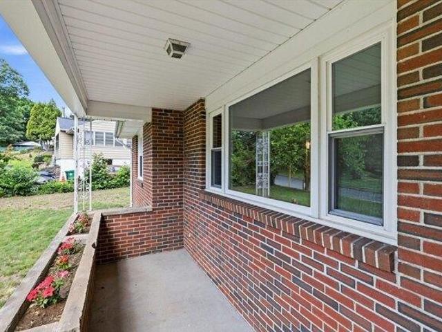 house with 2 bedroom, Chicopee MA DS103808633